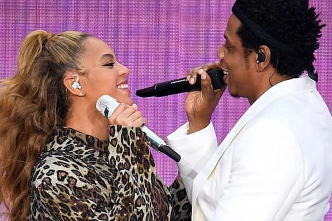 Is Beyoncé Pregnant? This Video Of The Singer Holding Her Belly Is ...