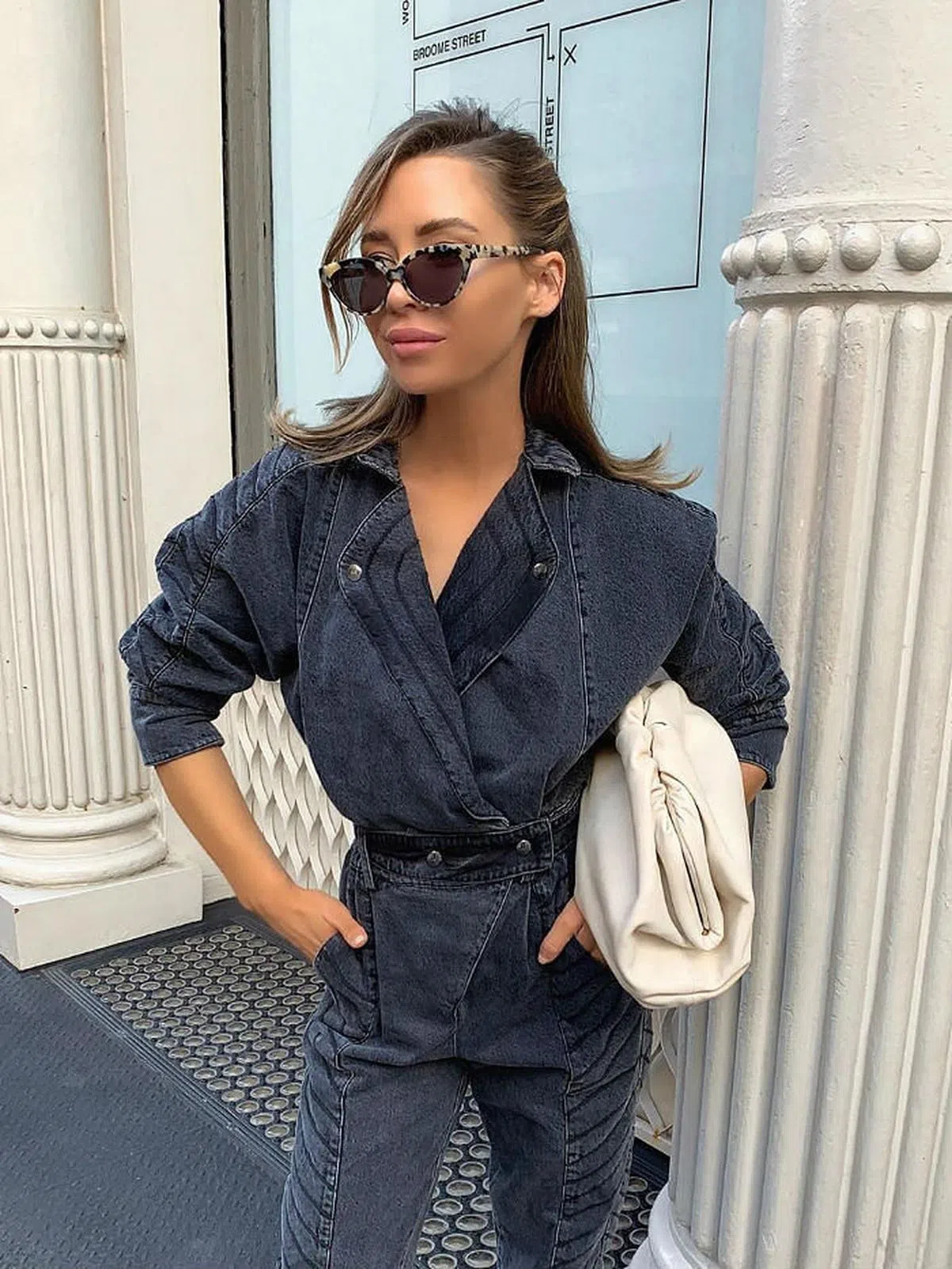 10 Different Ways To Style The Trending Oversized Clutch | Harper's ...