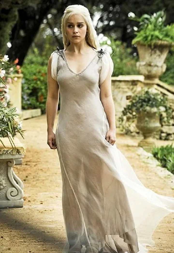 22 Of Daenerys Targaryen's Most Gorgeous Costumes On 'Game Of Thrones ...
