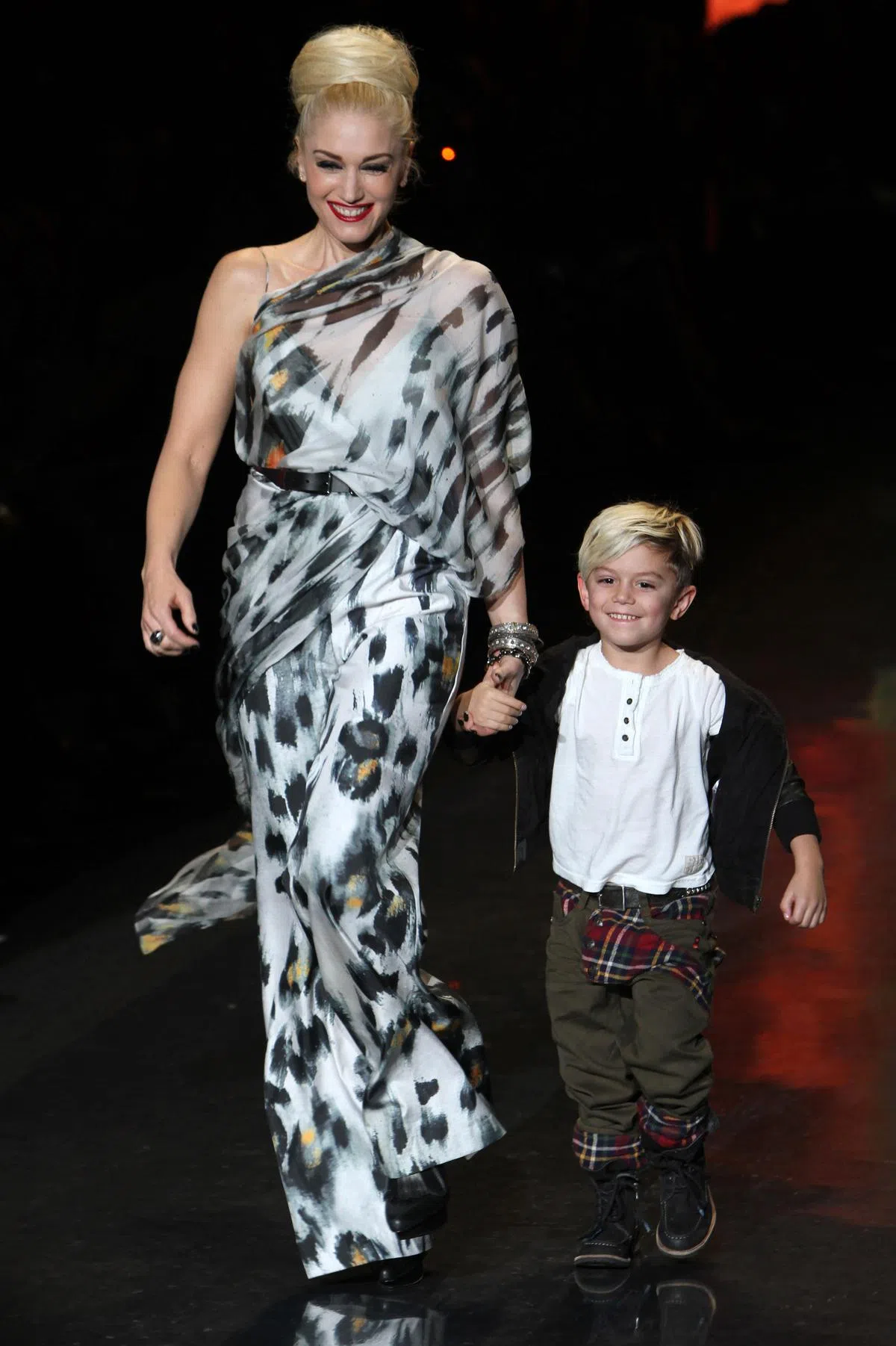Top 10 Stylish Celebrity Mums And Their Kids - Harper's Bazaar ...